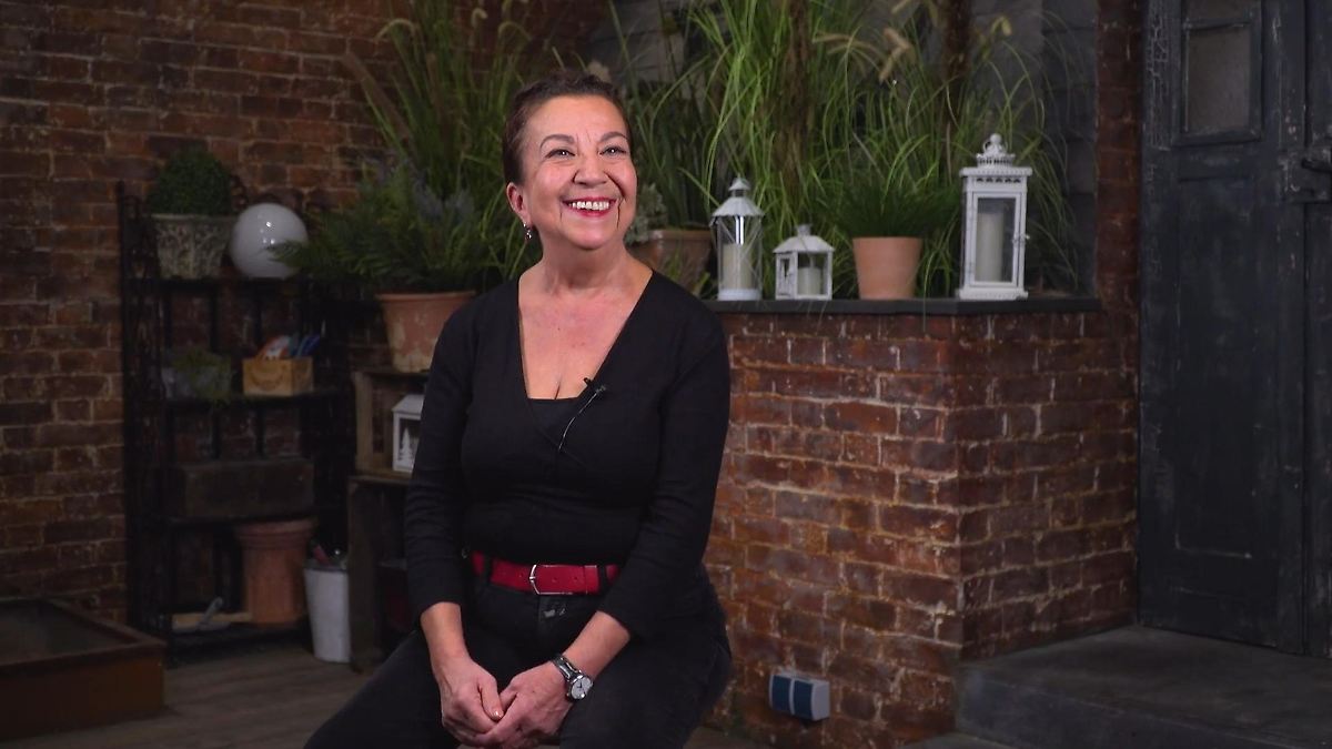 Neuzugang bei „Unter uns”! Die Oma von Esma und Baris taucht in der Schillerallee auf